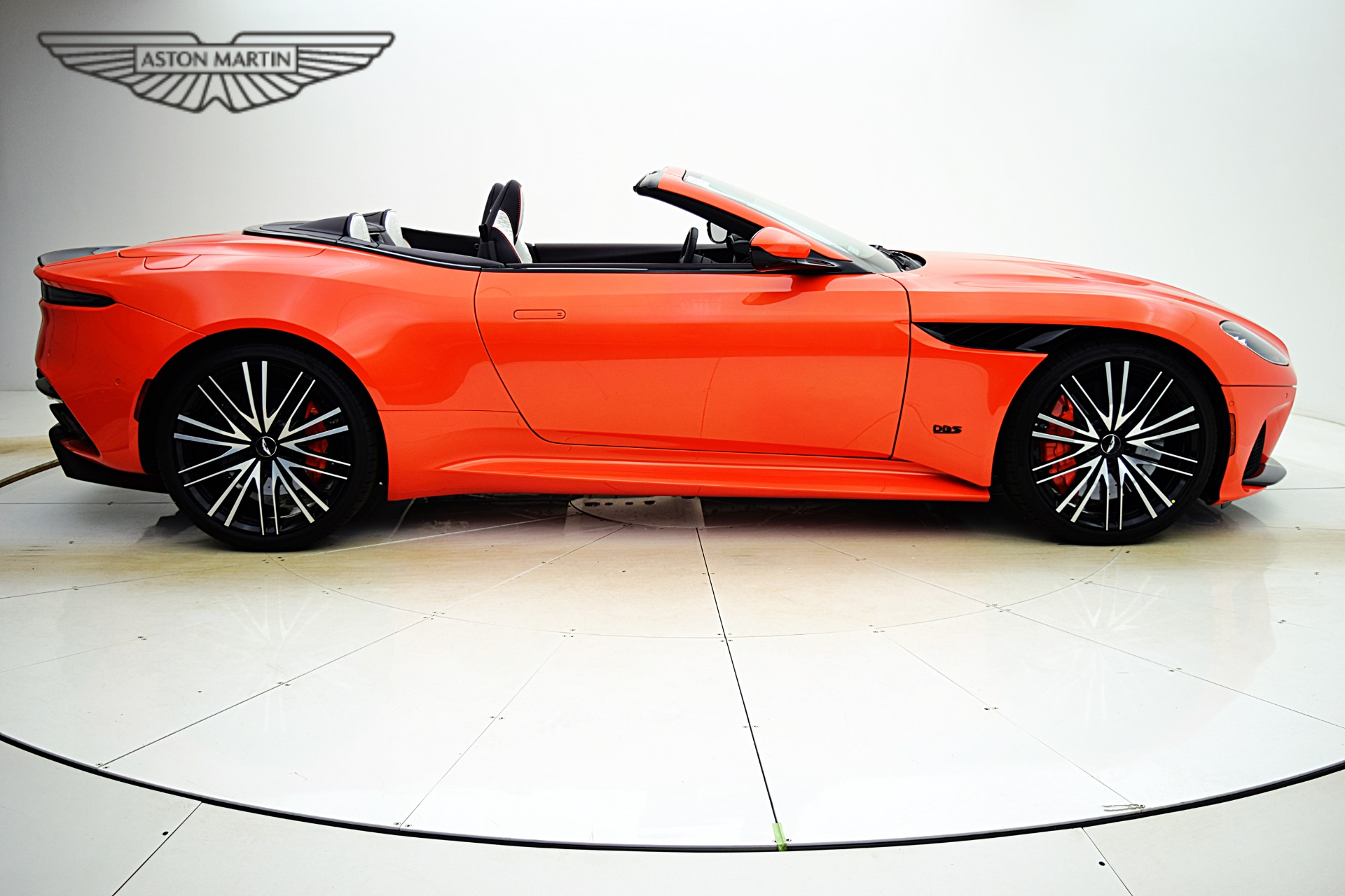 2023 Aston Martin Dbs Convertible