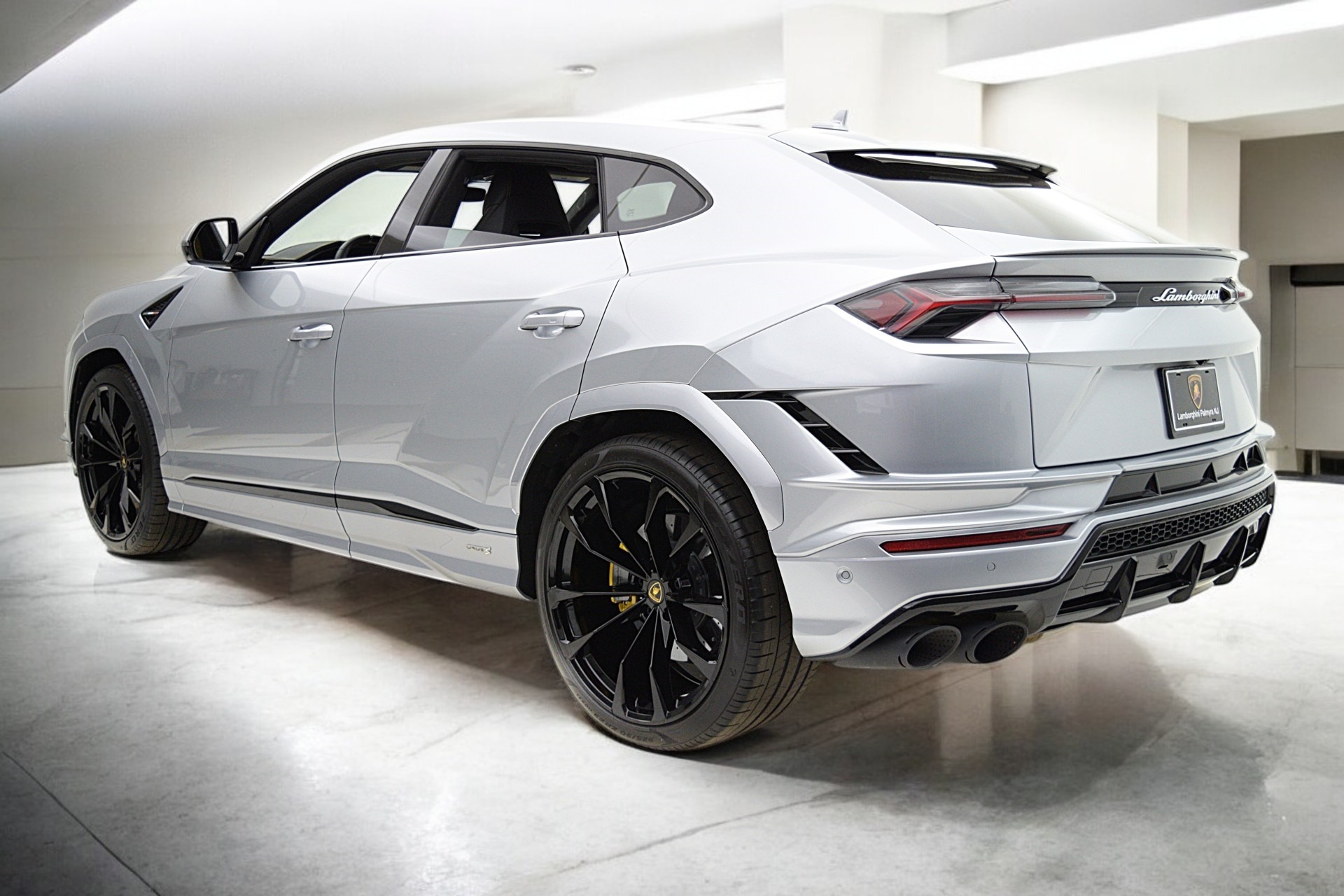 2023 Lamborghini Urus Lease Price