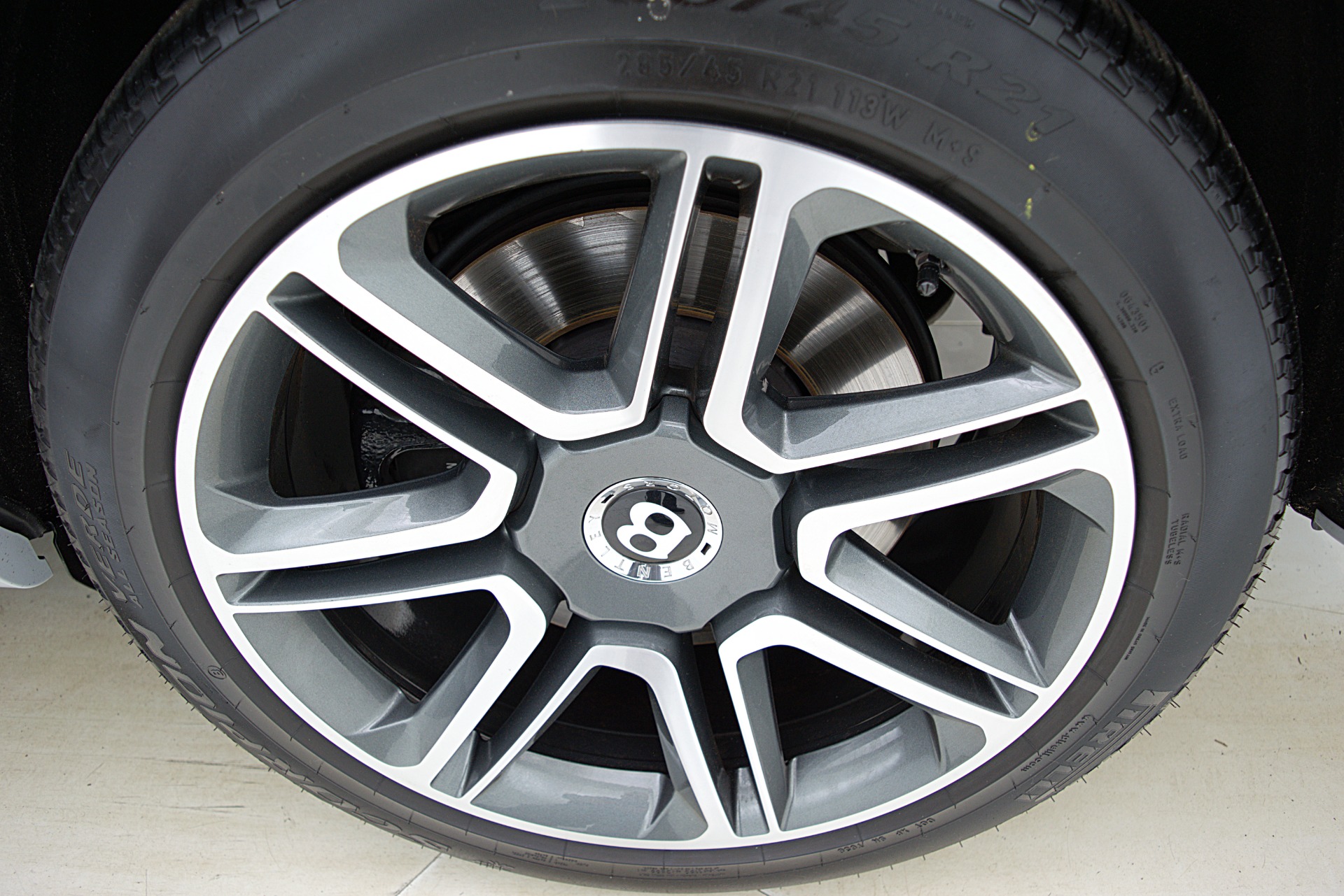 Used 2018 Bentley Bentayga W12 Signature For Sale ($129,000) | F.C ...